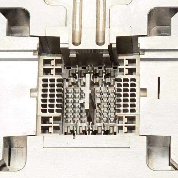 Automotive Plastic Electrical Connector Housing - TSP